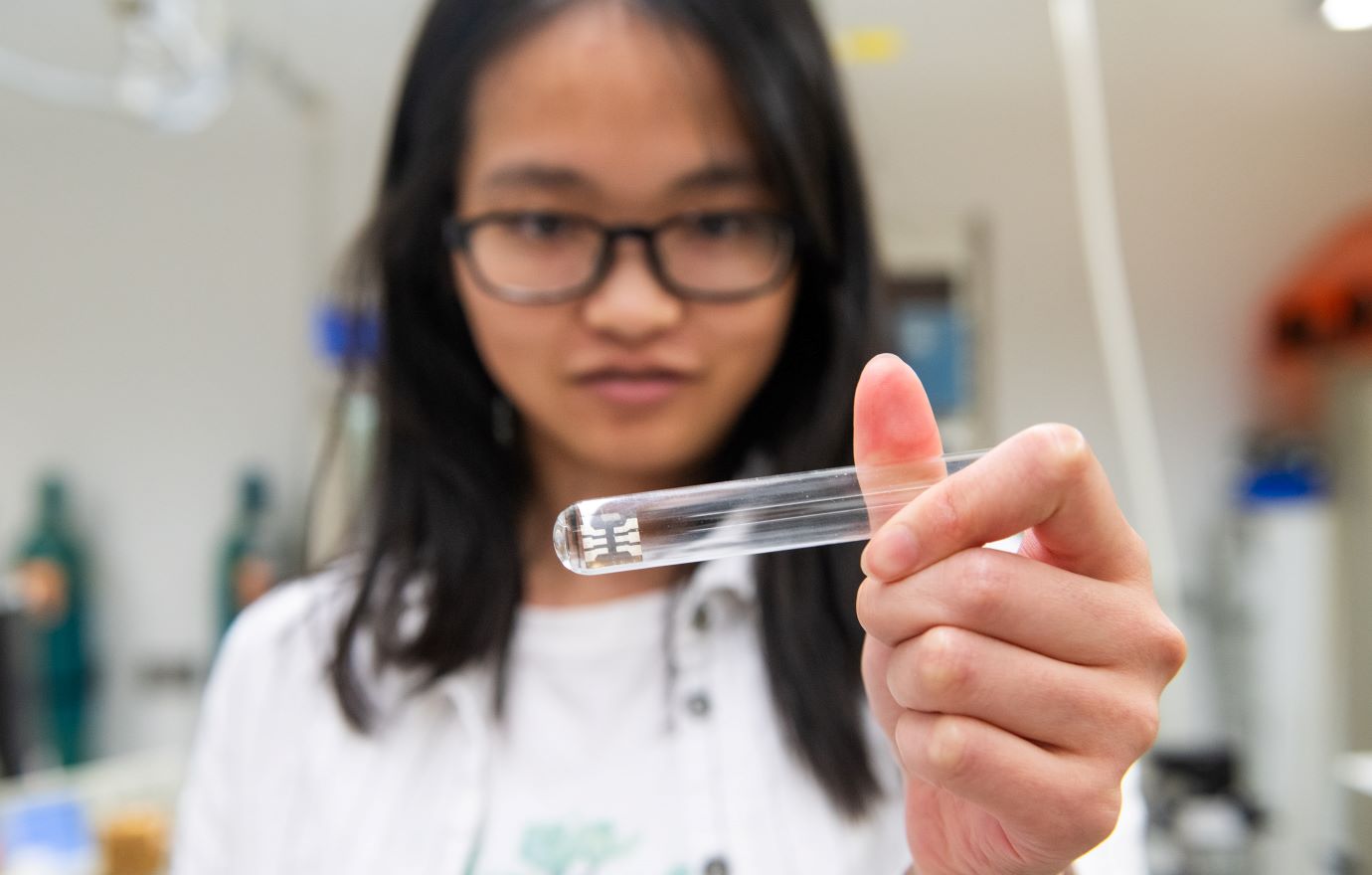 Scientists demonstrate new, improved way to make infrared light—with ... Scientists demonstrate new, improved way to make infrared light—with ...